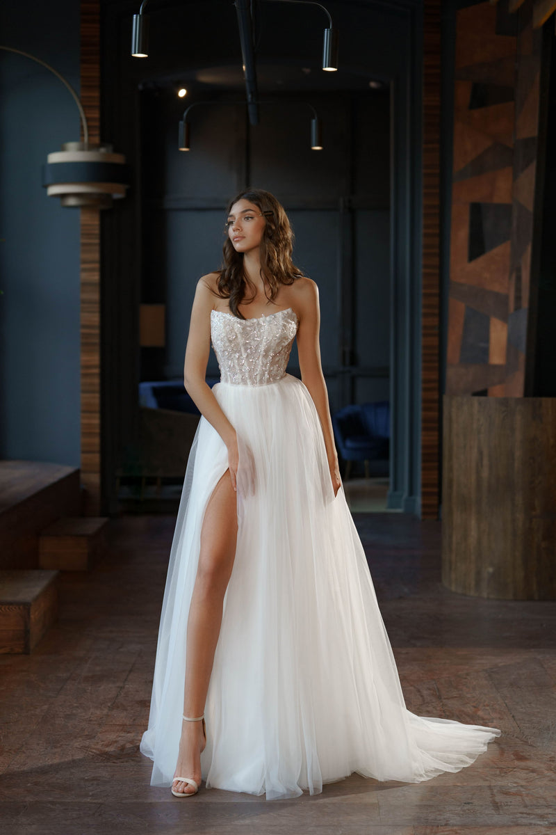 Elegant A-line Tulle and Lace Wedding Dress Sonya Soley Margaret ...