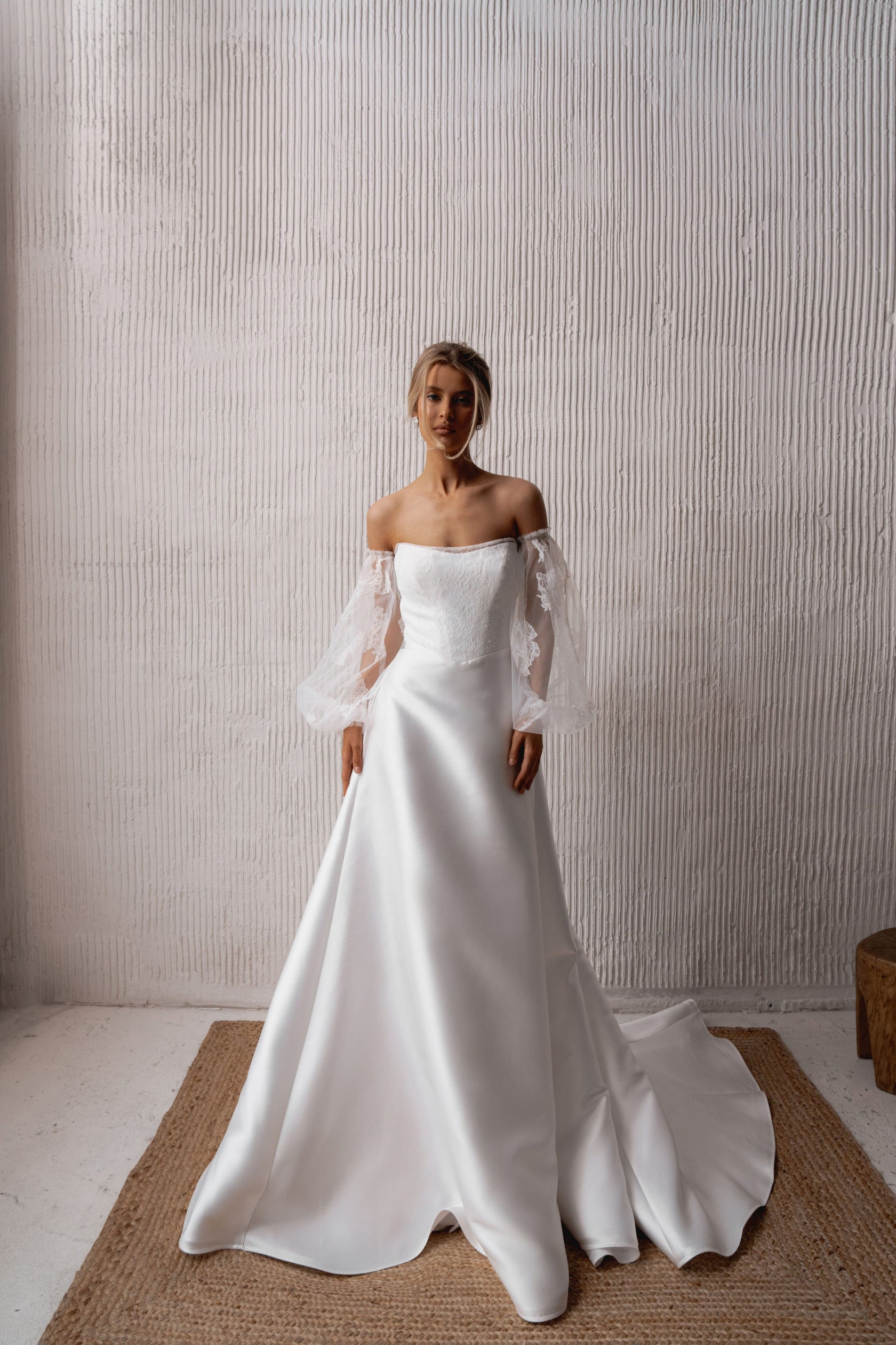 Elegant Silhouette Wedding Dress with Voluminous Detachable Sleeves Mi ...