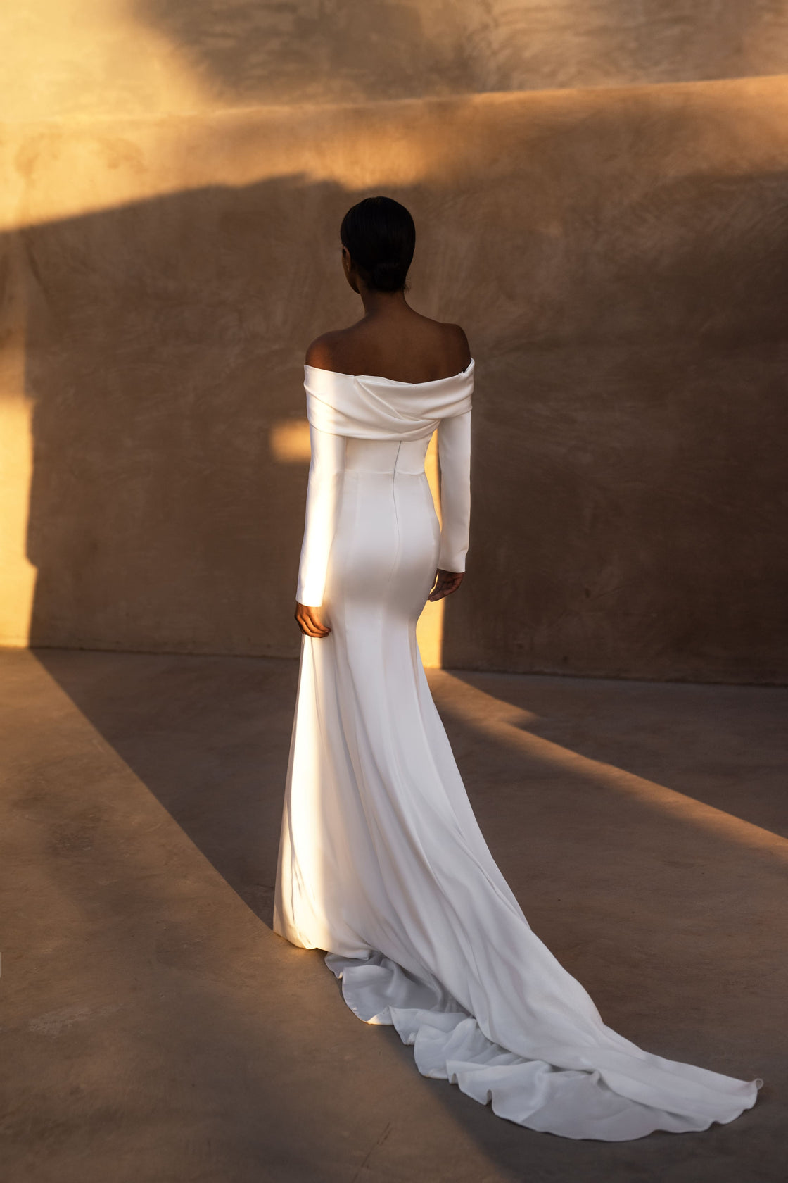 Elegant Long Sleeve Wedding Dress with Form-Fitting Silhouette Yara ...