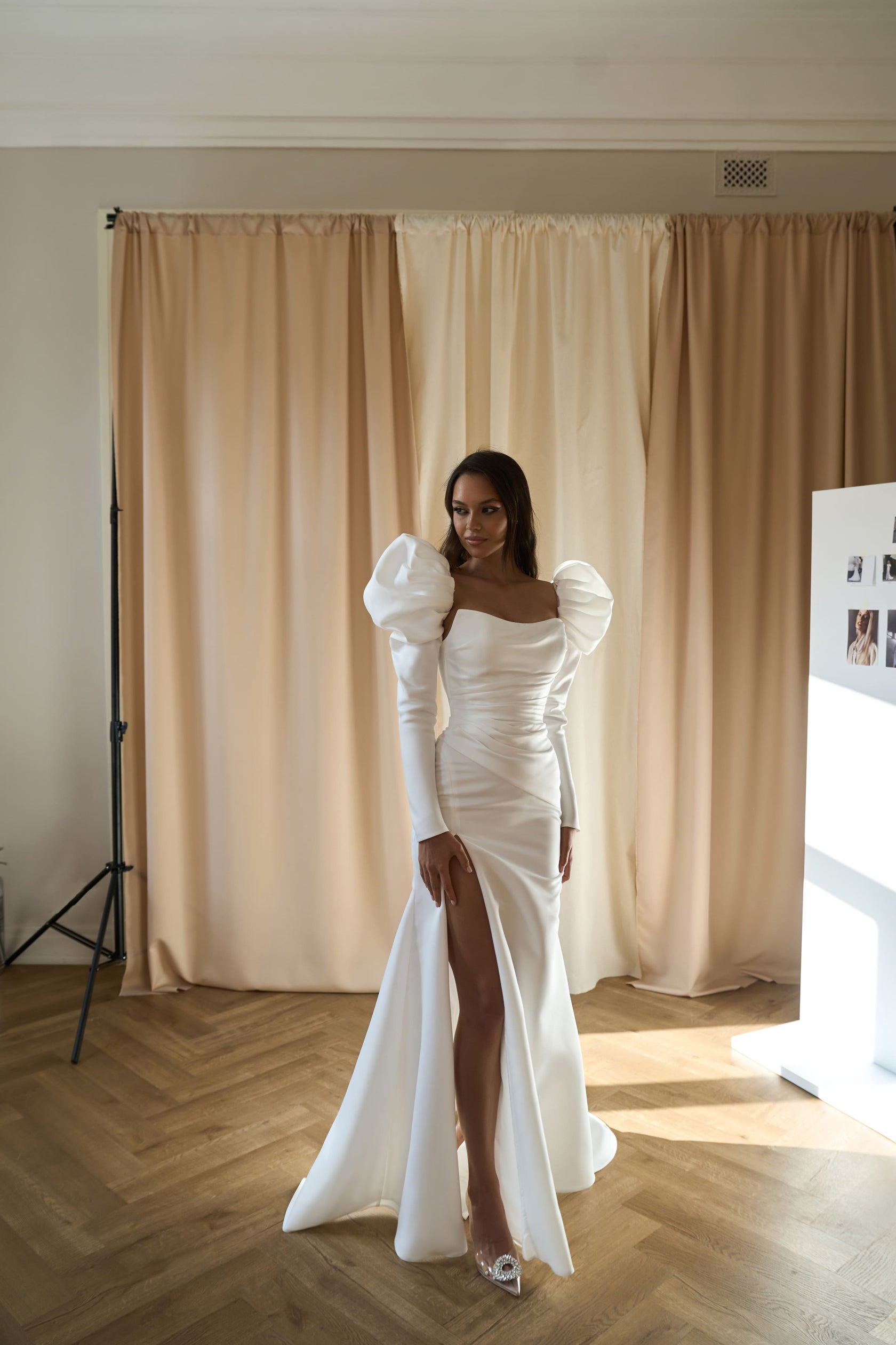 Form-Fitting Crepe Wedding Dress with Slit Sonya Soley Avali – Wedding Roof