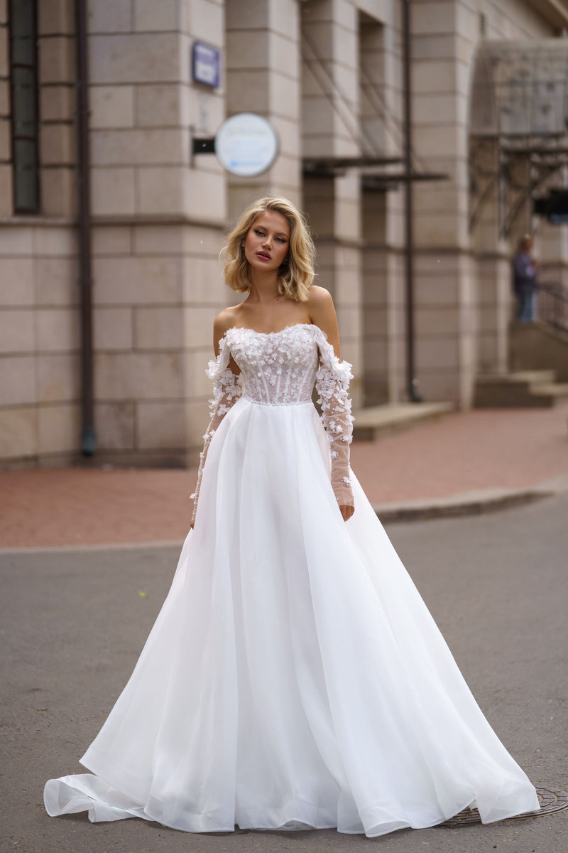 Effortlessly Elegant A-Line Wedding Dress with Detachable Sleeves Clev ...
