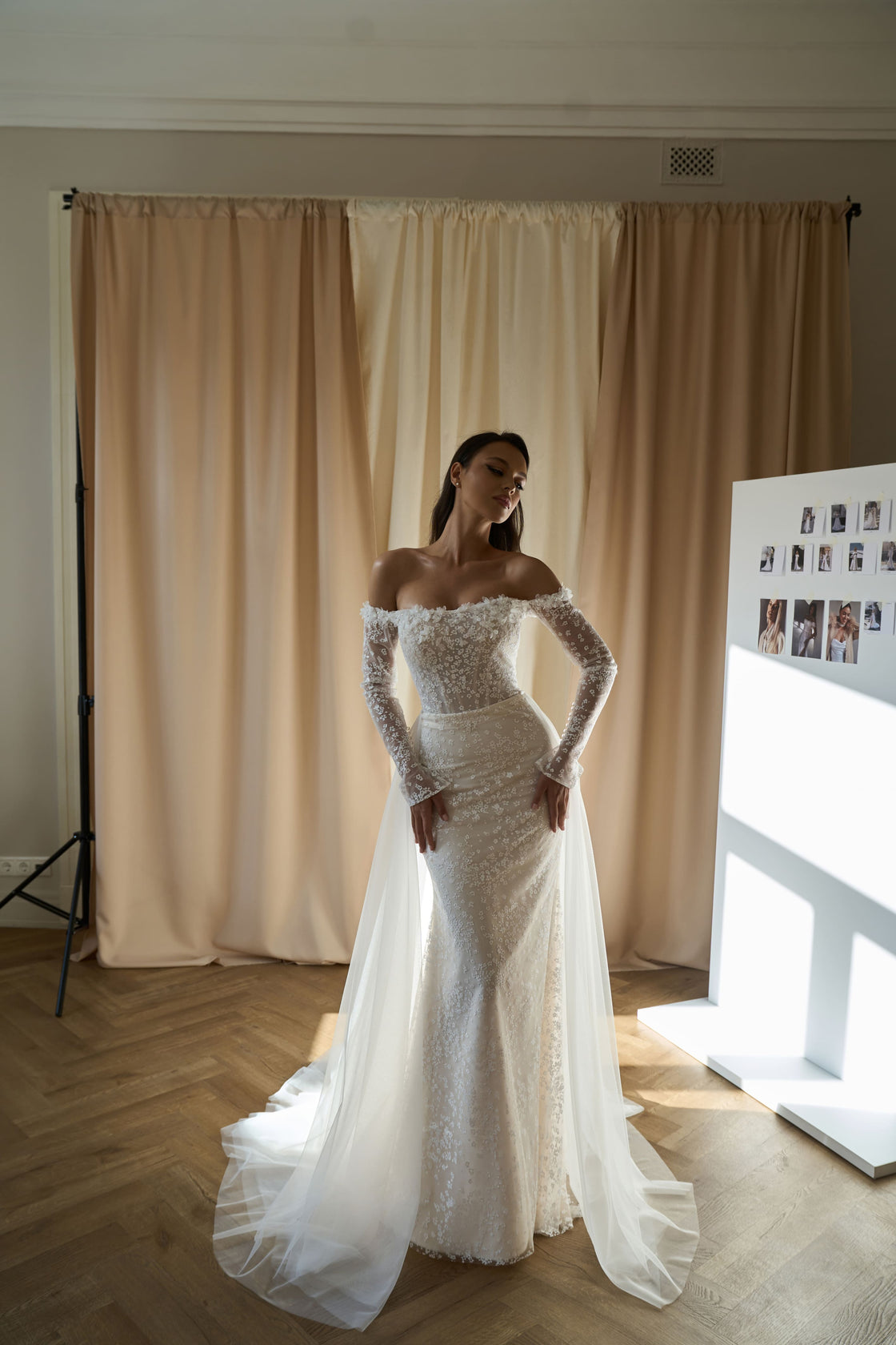 Long Sleeved Lace and Tulle Wedding Dress Sonya Soley Lunia – Wedding Roof