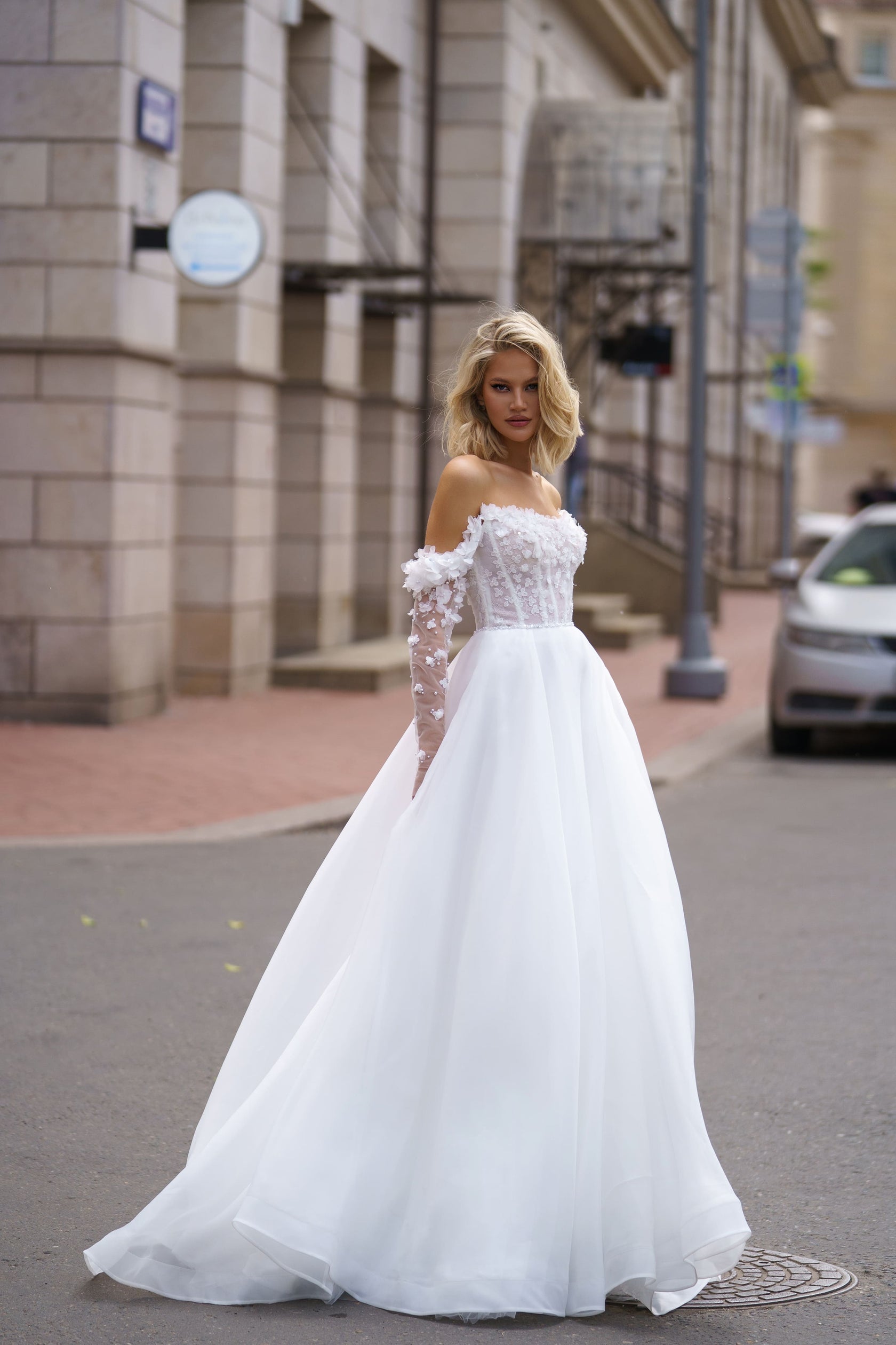 Effortlessly Elegant A-Line Wedding Dress with Detachable Sleeves Clev ...