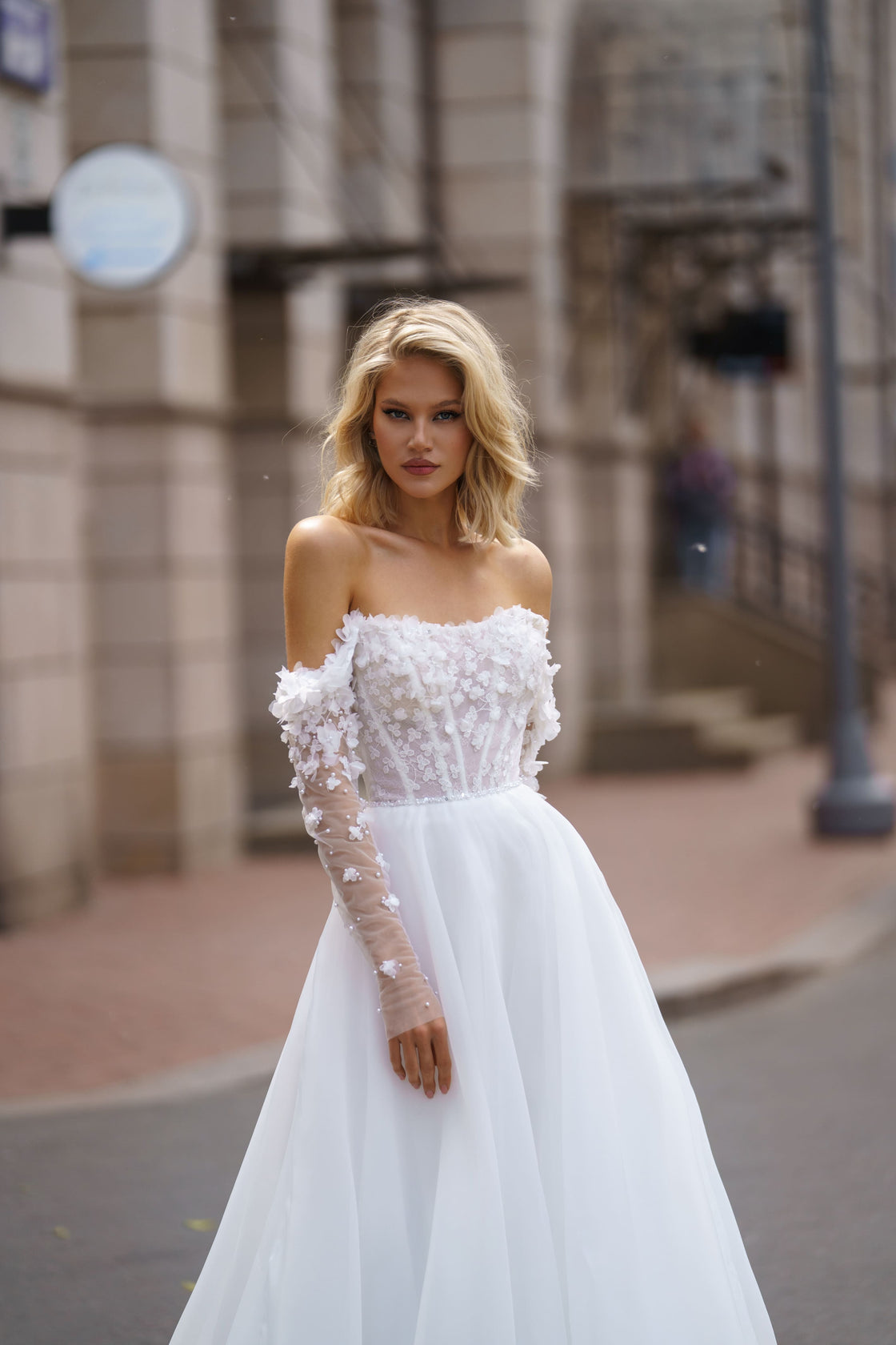 Effortlessly Elegant A-Line Wedding Dress with Detachable Sleeves Clev ...